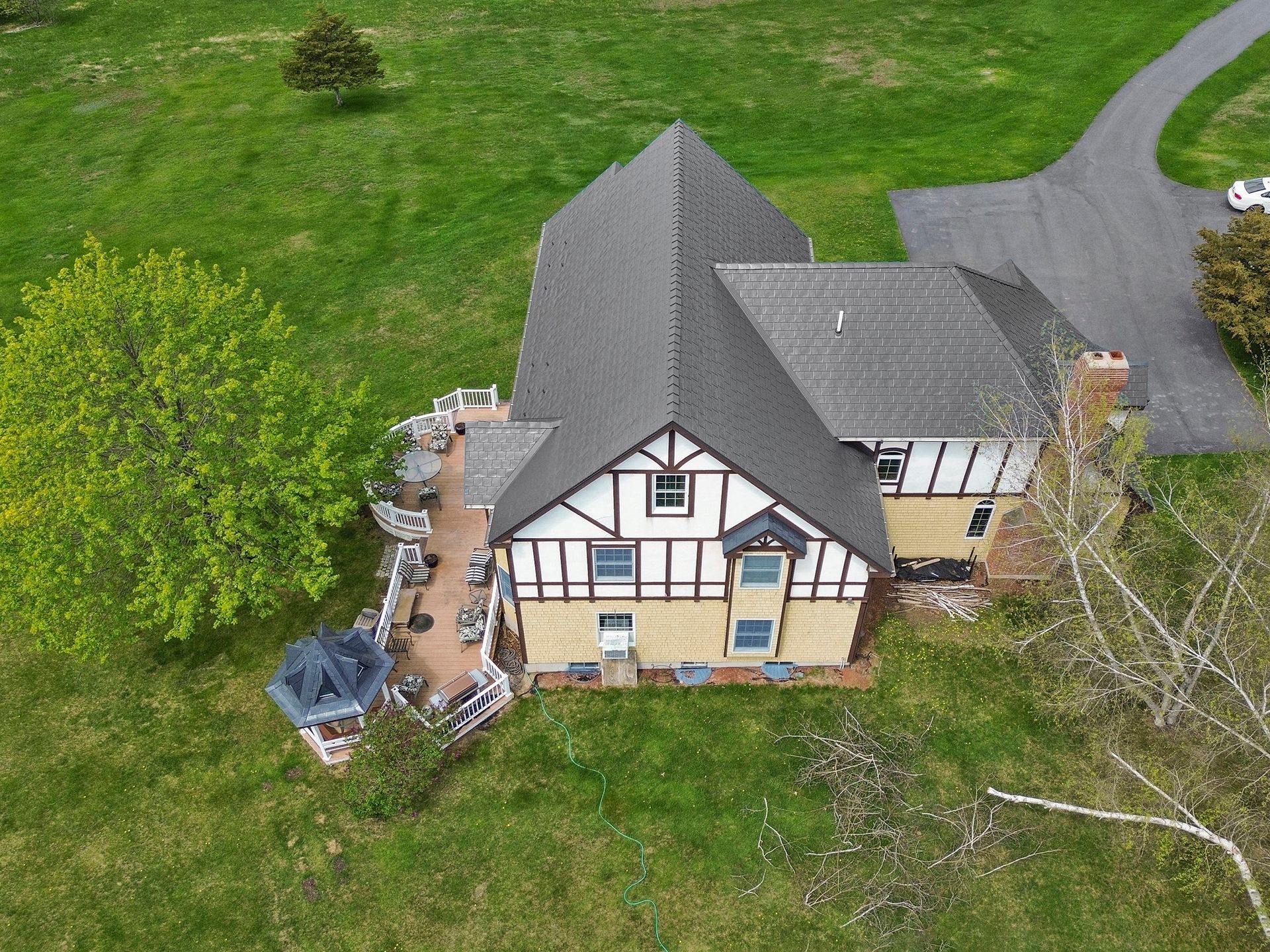Madbury, NH USA 🇺🇲 Deep Charcoal Interlock® Slate Metal Roofing System ...
