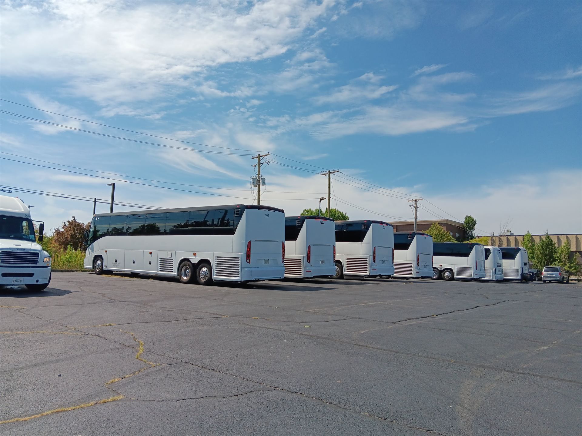 Shuttle Bus Service | Royal Carriage Limousine