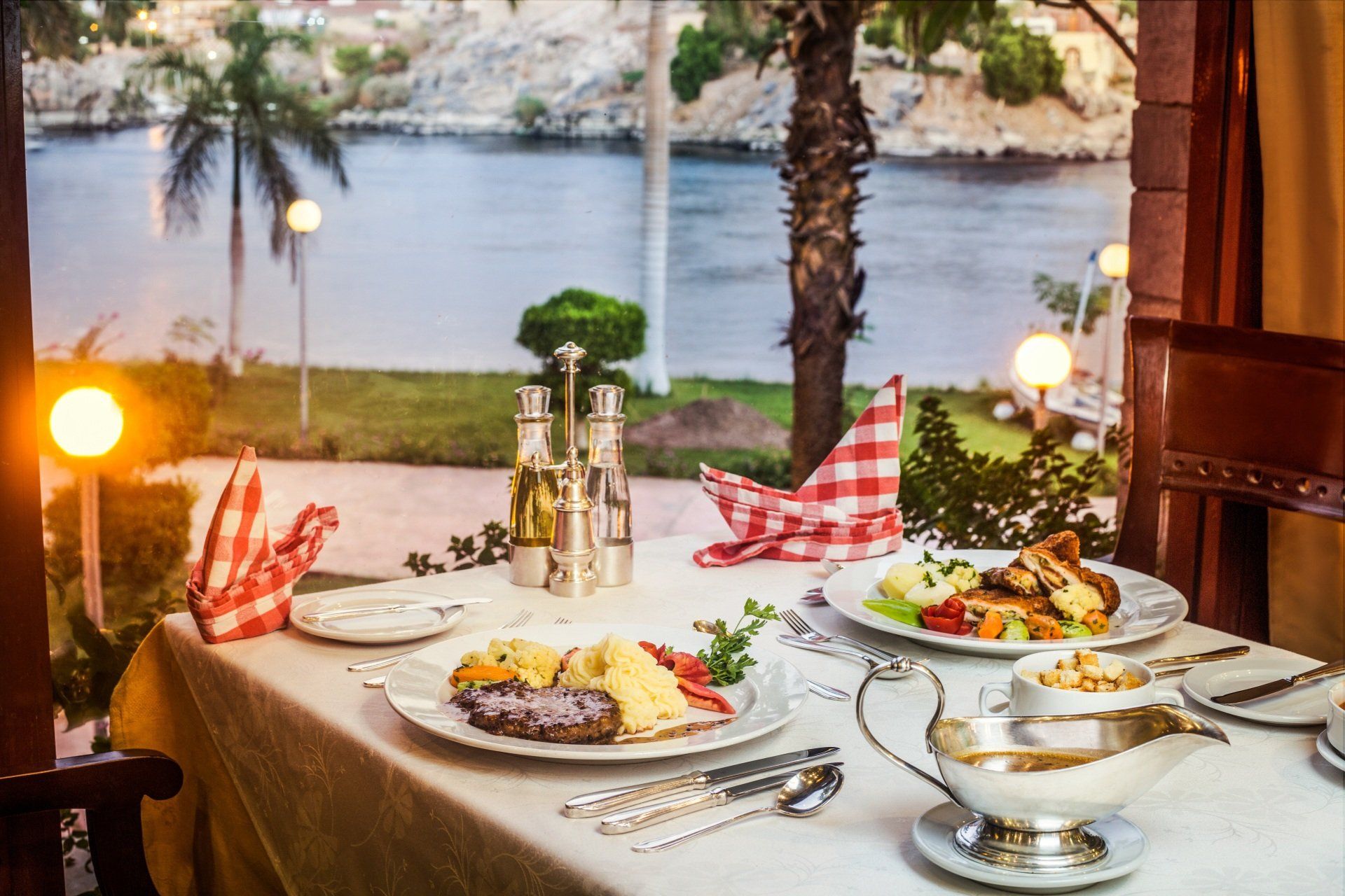 Isis Island Aswan - Restaurants & Bars | Pyramisa Hotels