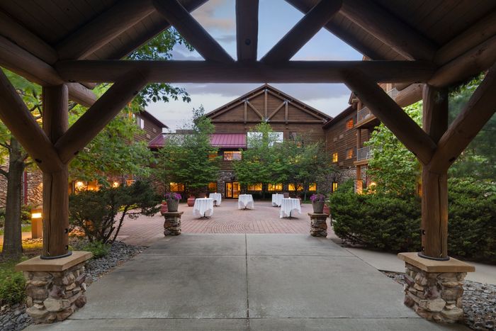 Bantr | Beautifully Furnished Apartments in Rothschild, WI