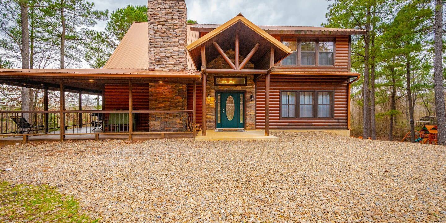 Home [www.luxurybrokenbowcabins.com]