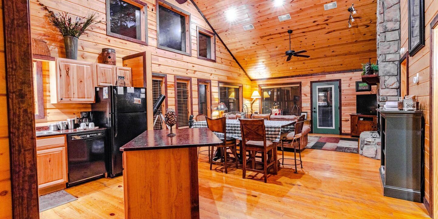 Home [www.luxurybrokenbowcabins.com]