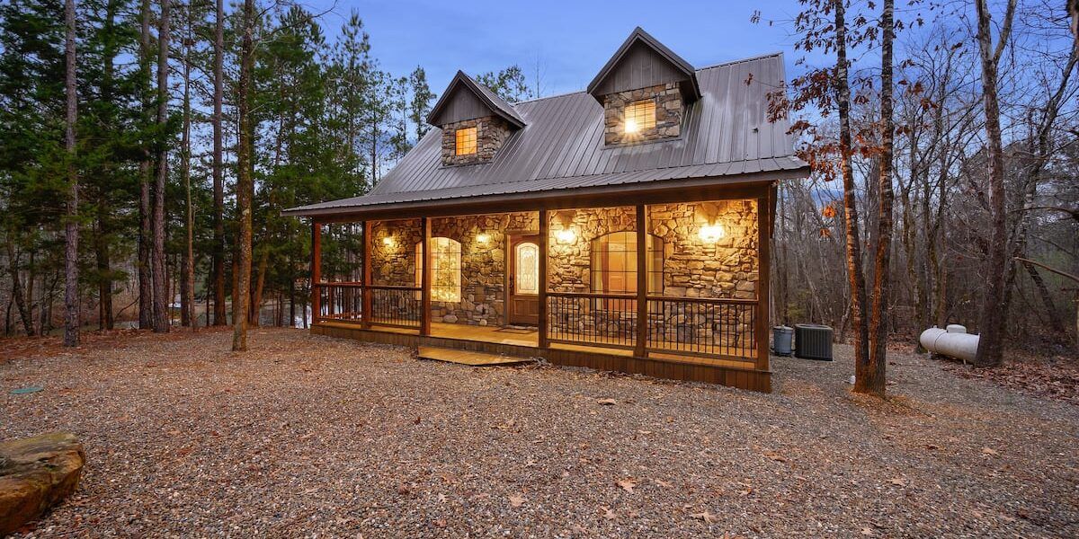 Home [www.luxurybrokenbowcabins.com]