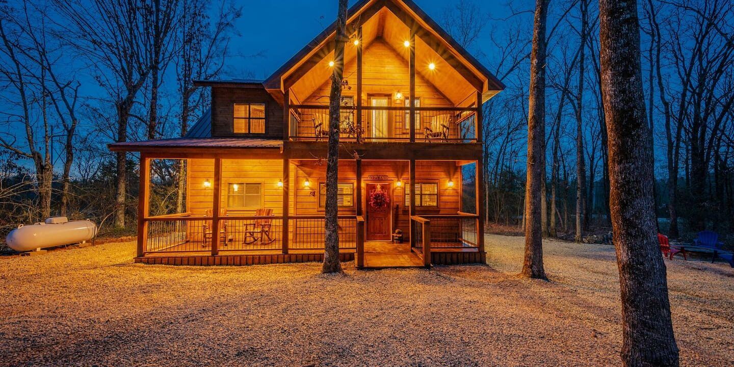 Home [www.luxurybrokenbowcabins.com]