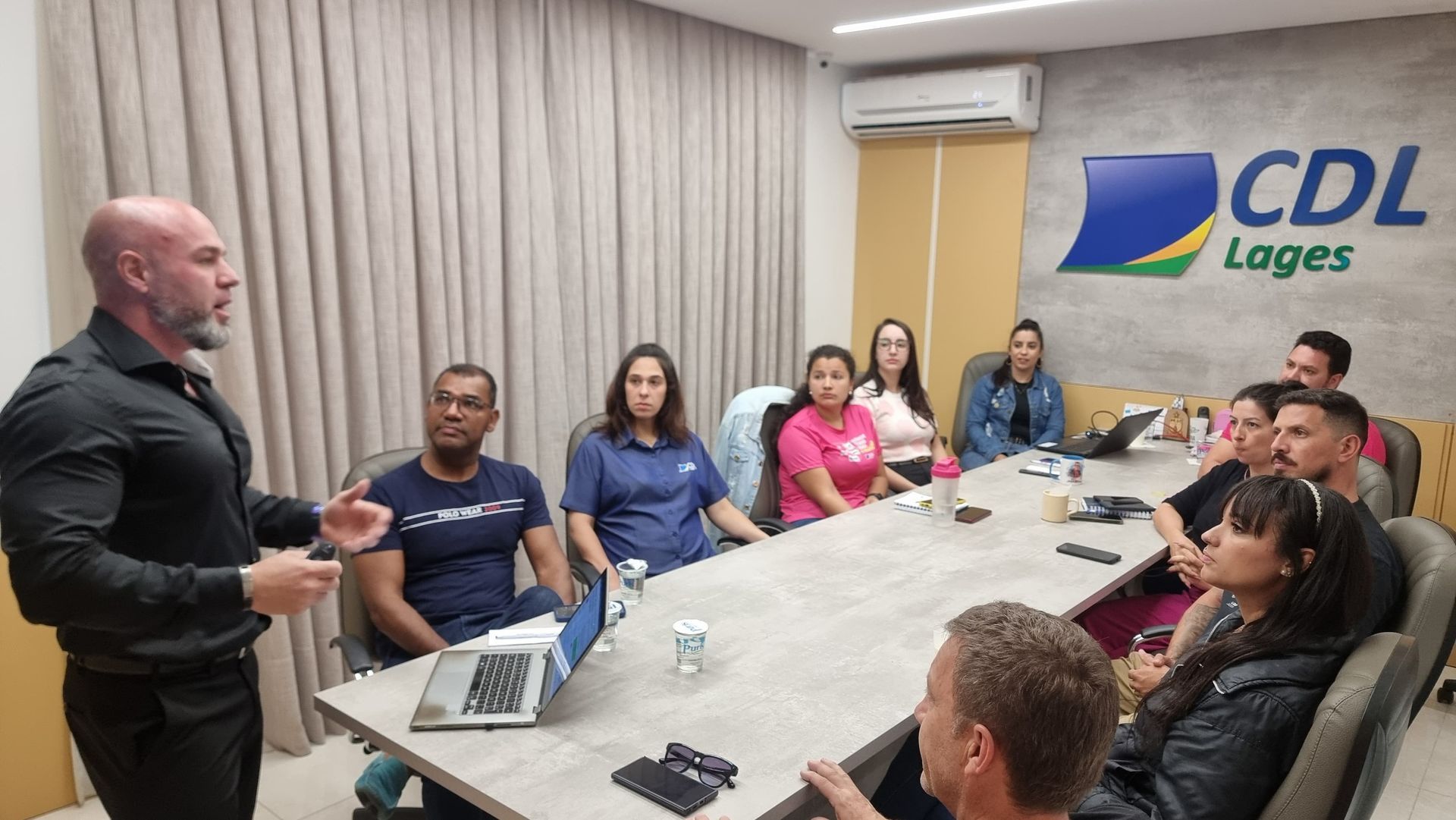 Novo produto da CDL Lages foi apresentado na reunião dos colaboradores