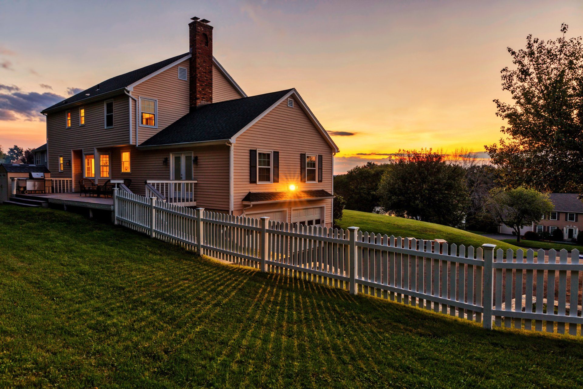 Which Residential Fencing Options Go the Best with Your Home?
