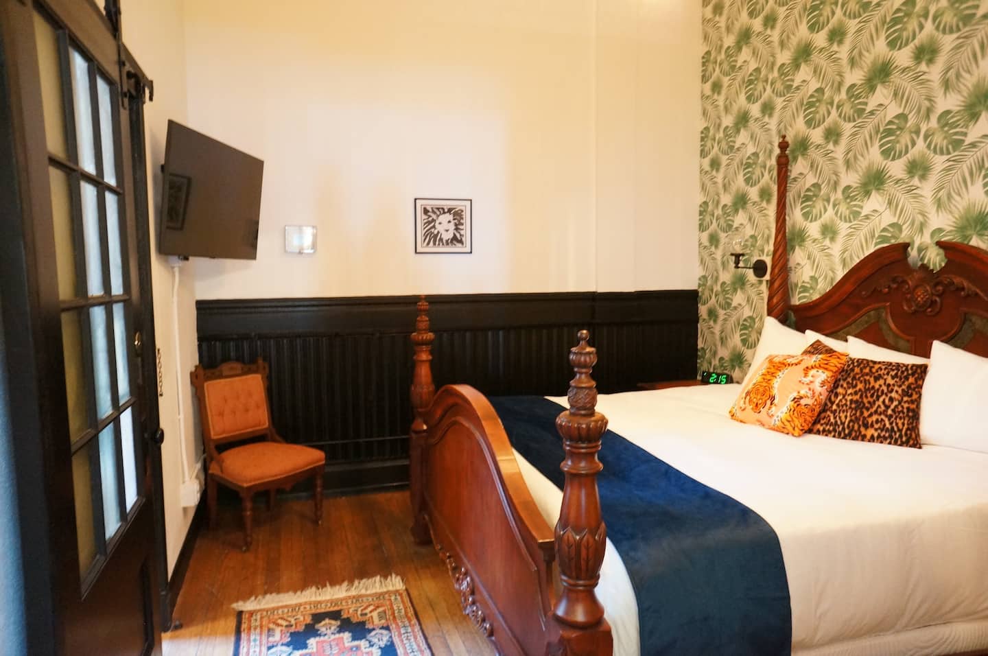 The Grand Chamber | Suite 7 | The Oliver Inn