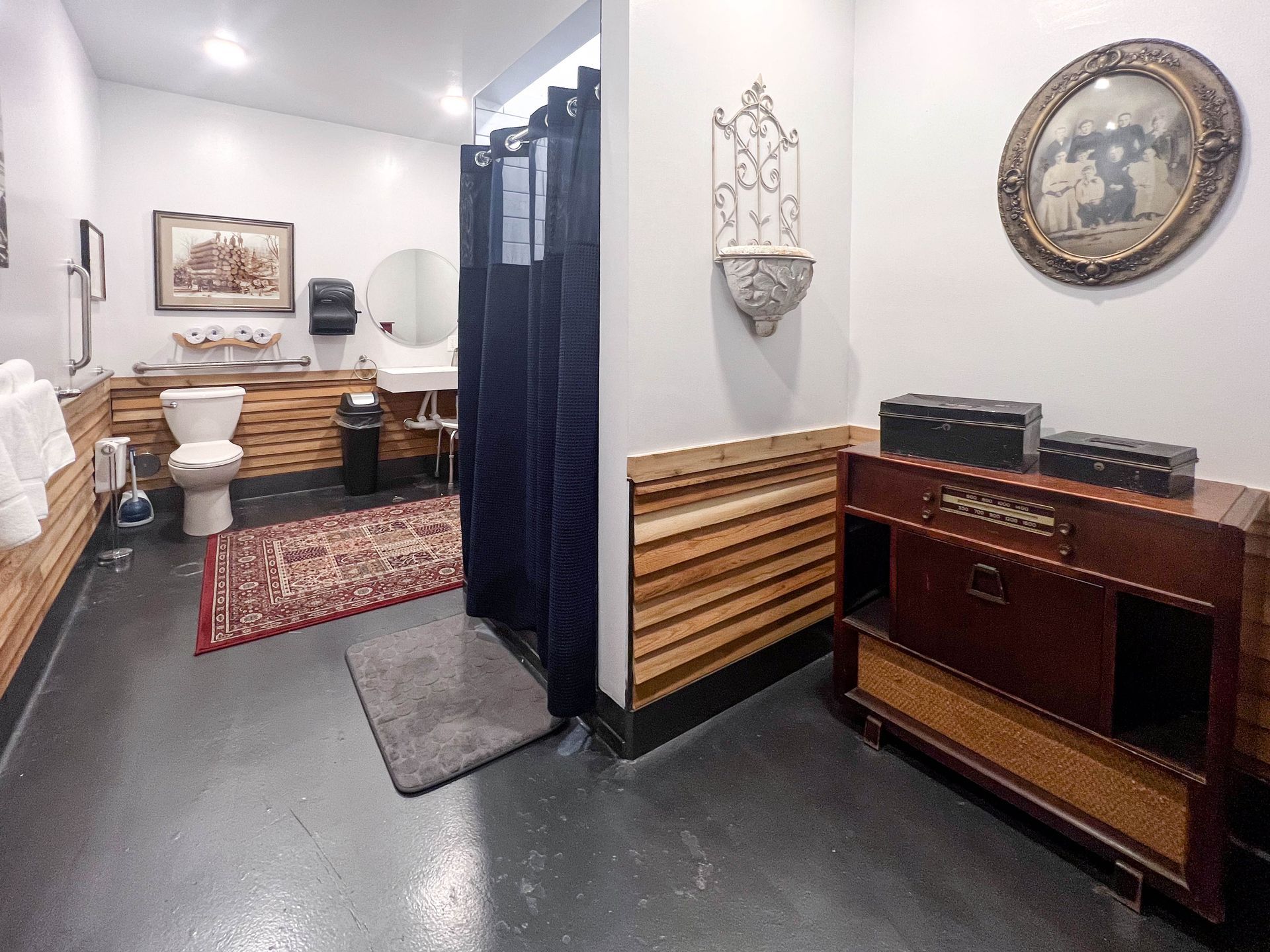 2 Queen Rooms | The Oliver Inn