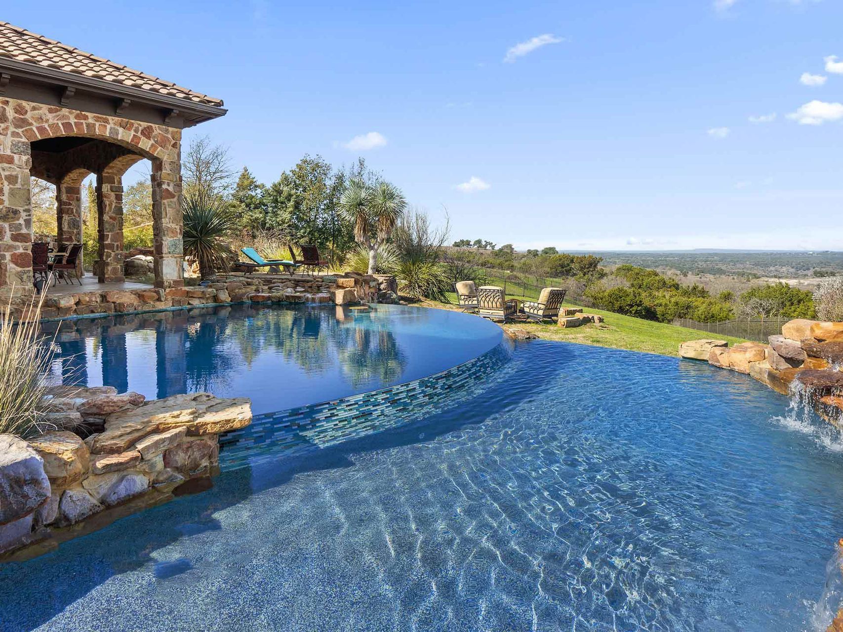 Crown Pools of Texas | Custom Pool and Spa| Services