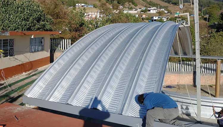 Fabricación de techos curvos en Coscomatepec, Ver