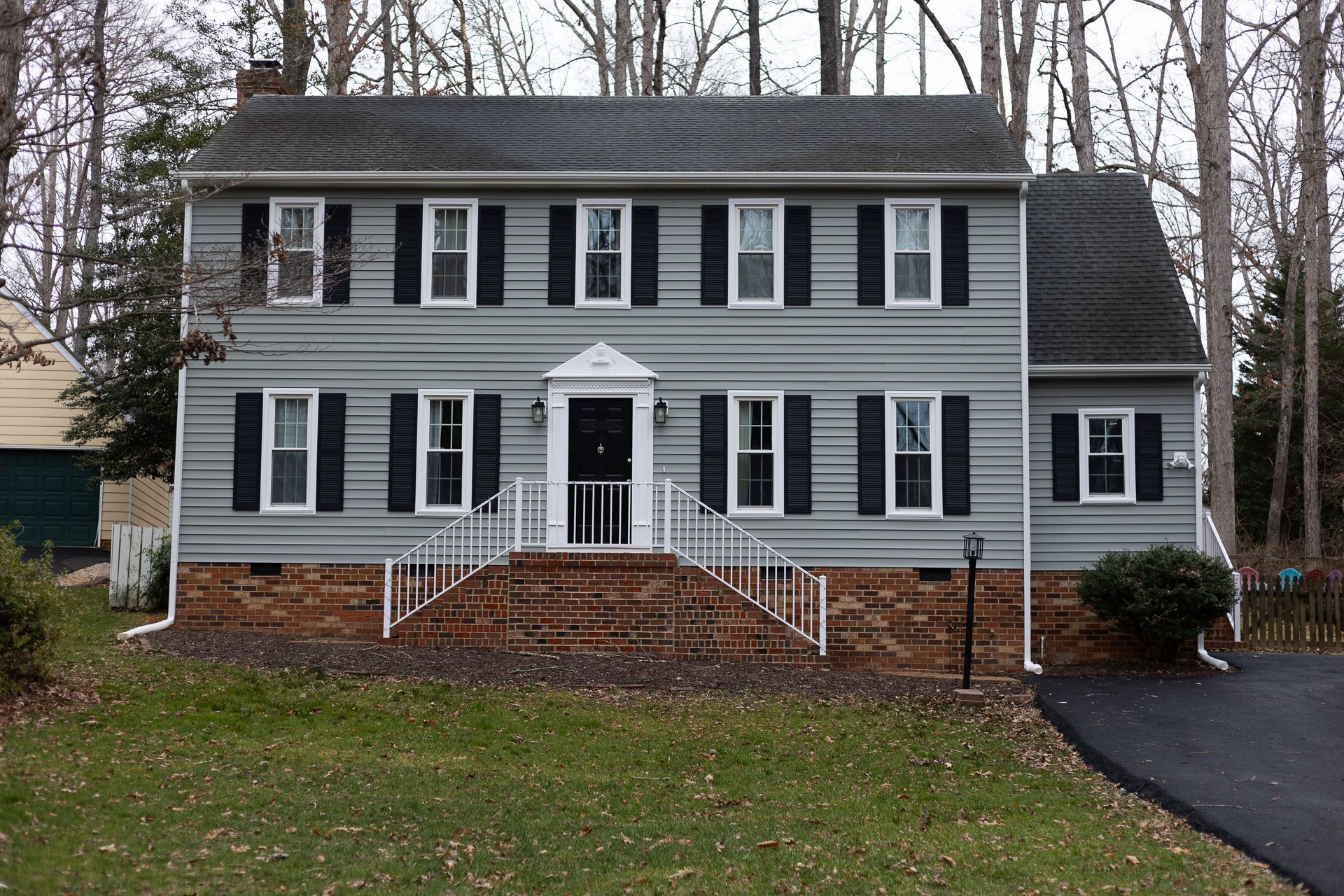 Pros & Cons Of Installing New Siding Over Old Contractors