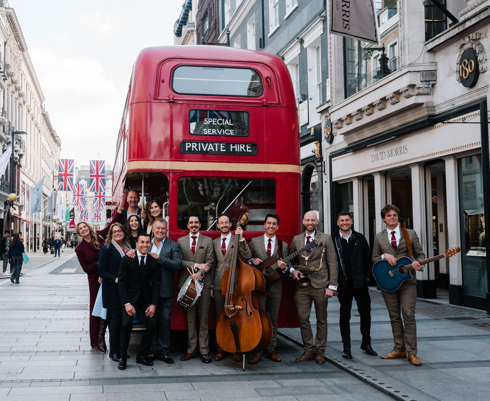 About | London's #1 Luxury Roaming Band | The Travelling Hands