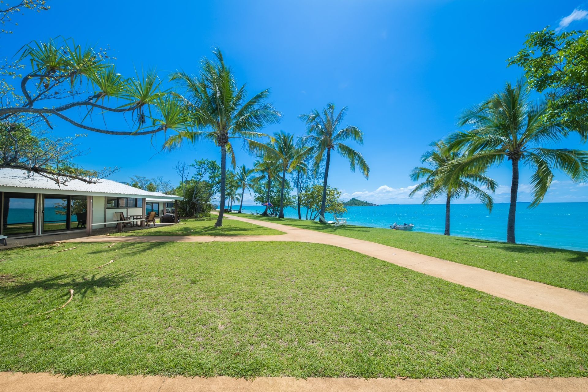 Holiday Resort in Whitsundays | Montes Reef Resort