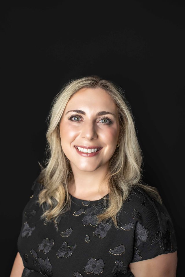 Alexandra Walls's Instagram, Twitter & Facebook on IDCrawl