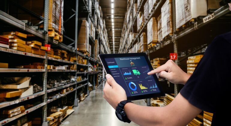 Top Ten Challenges In Building Data Warehouse For Large Banks