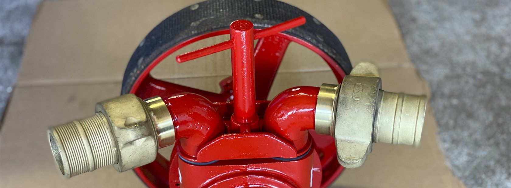 En 100 år gammel Ellehammer brandpumpe kører igen