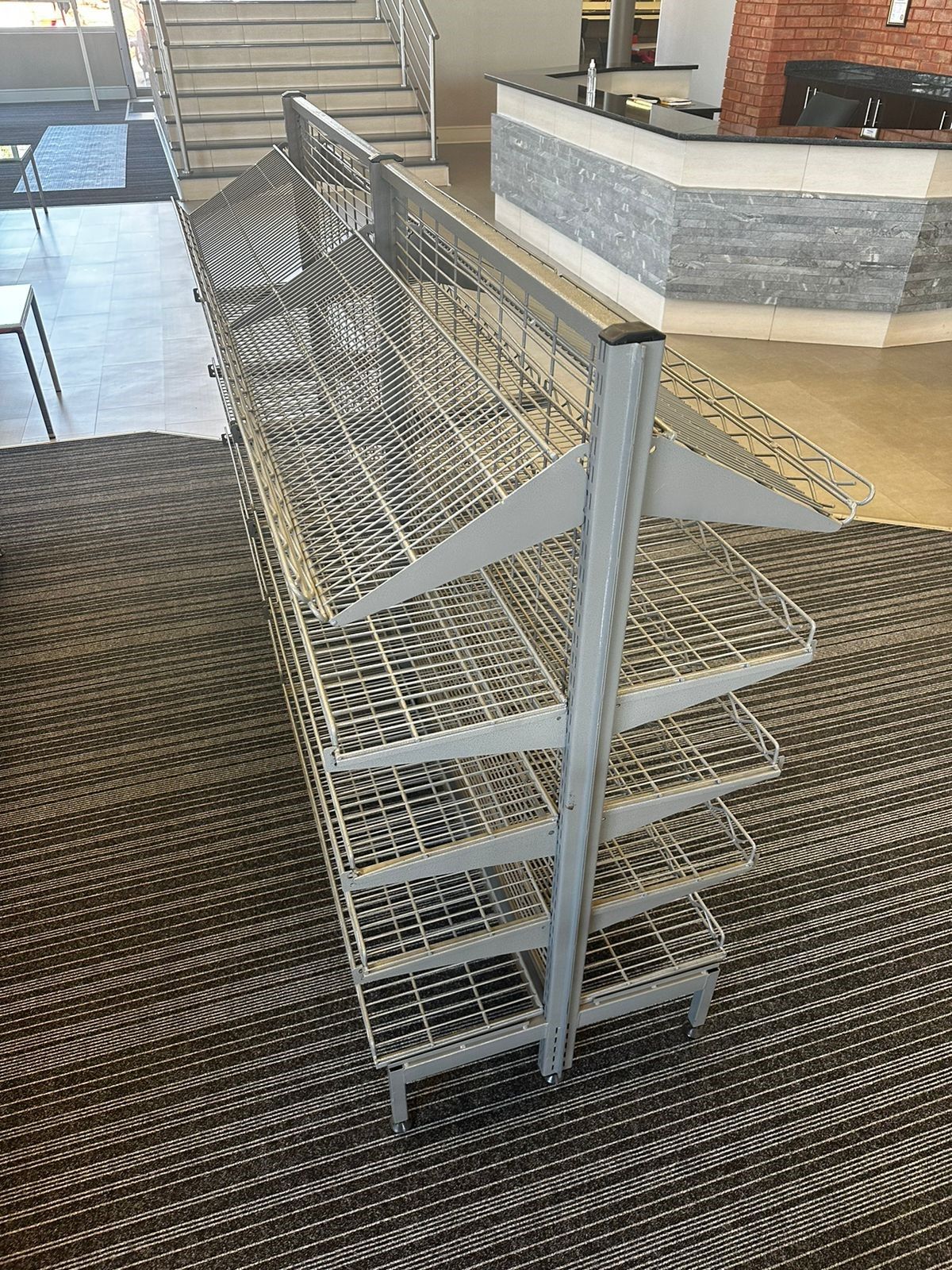 Checkout Counters, Tillstand & Queuing | KK Shelving