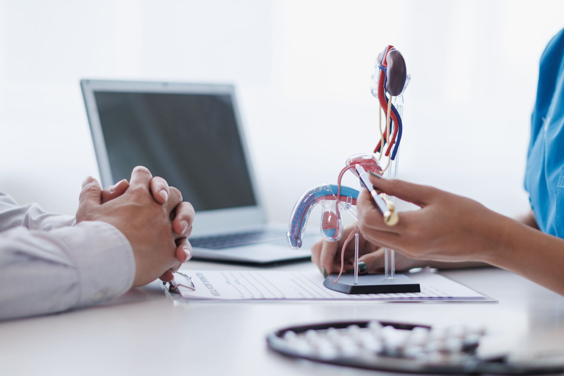 Entenda os sintomas da hiperplasia prostática benigna