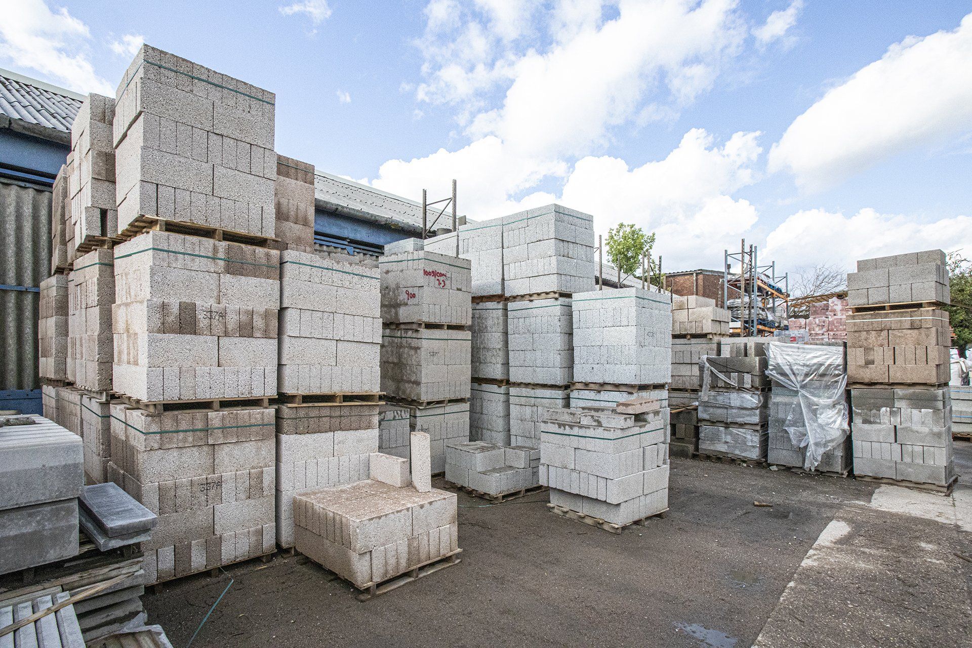 Quality bricks and concrete blocks in Coventry & Rugby