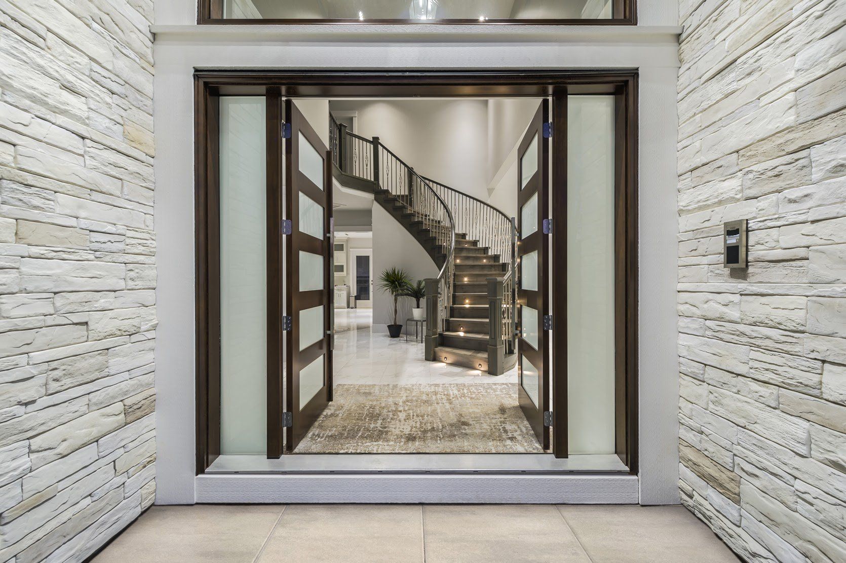 Buy Luxury & Affordable Hardwood Vinyl Flooring in Vancouver