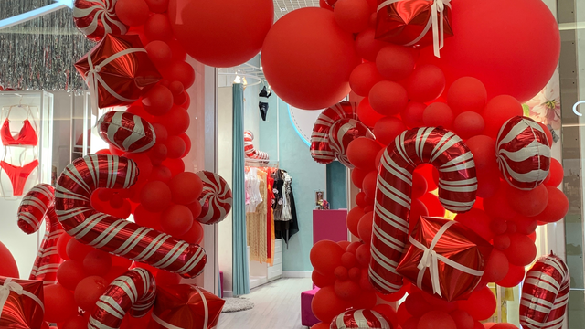 balloon window display