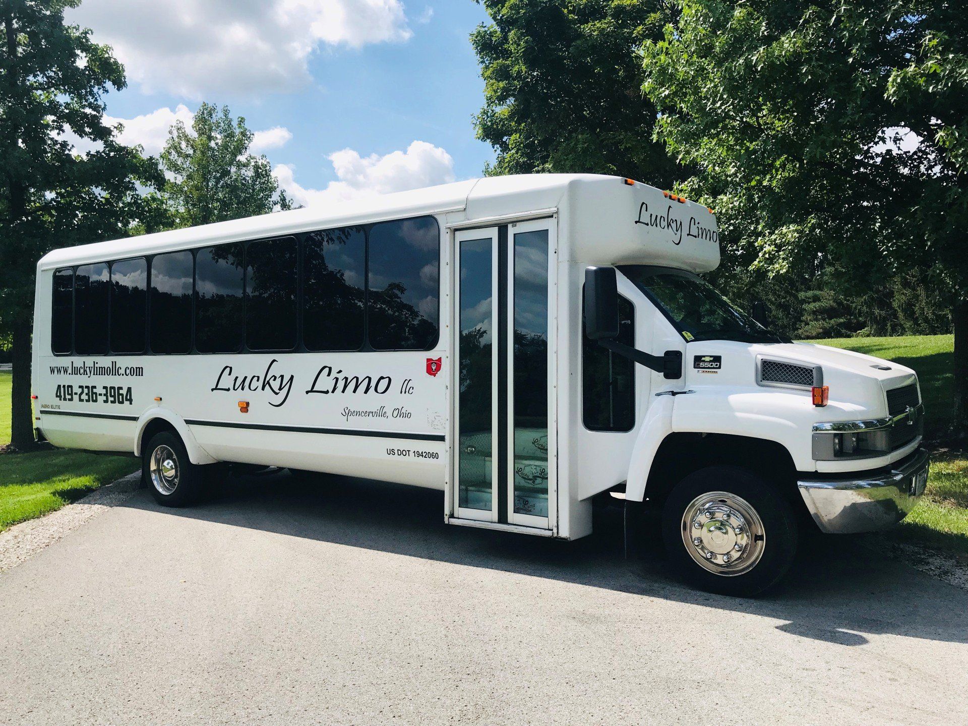 Luxury Limo Bus Service l Spencerville, OH l Lucky Limo