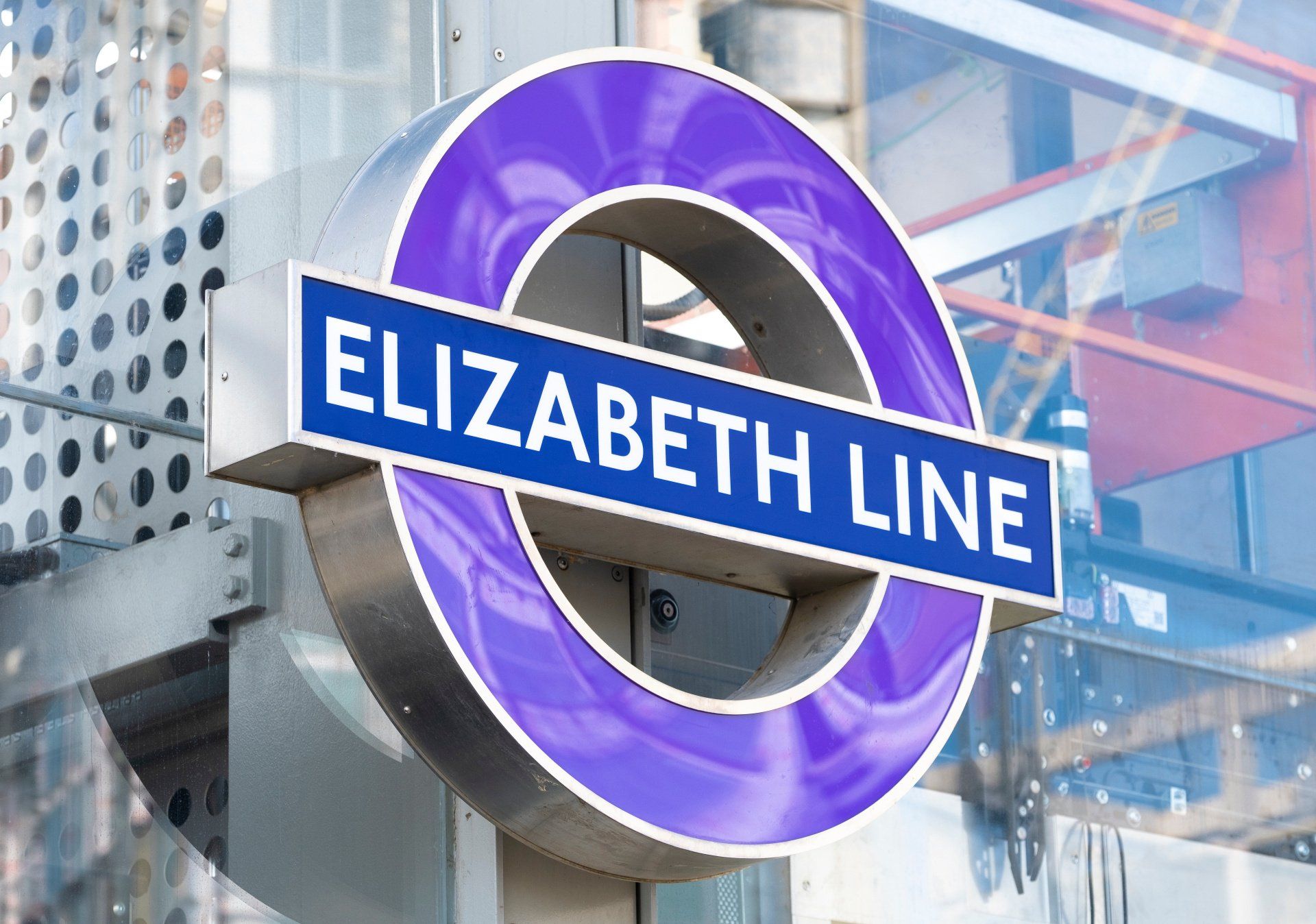 Elizabeth Line & Green Park Station Improve Transport in Reading