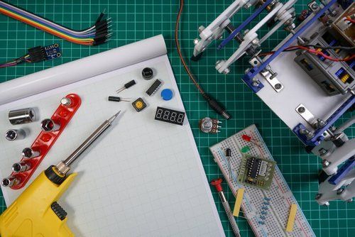 5 Majors Beyond Engineering for Students who Love to Tinker