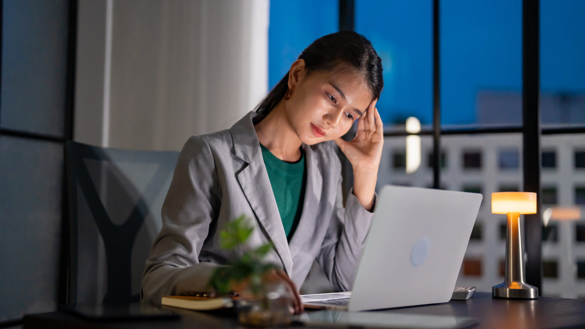 Why is job confidence falling in New Zealand in 2025?