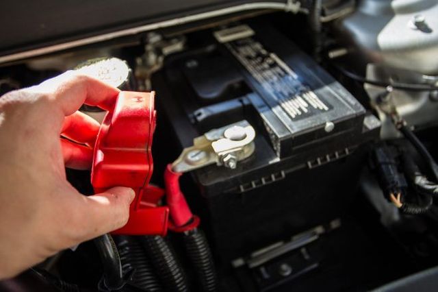 How to disconnect a car battery safely