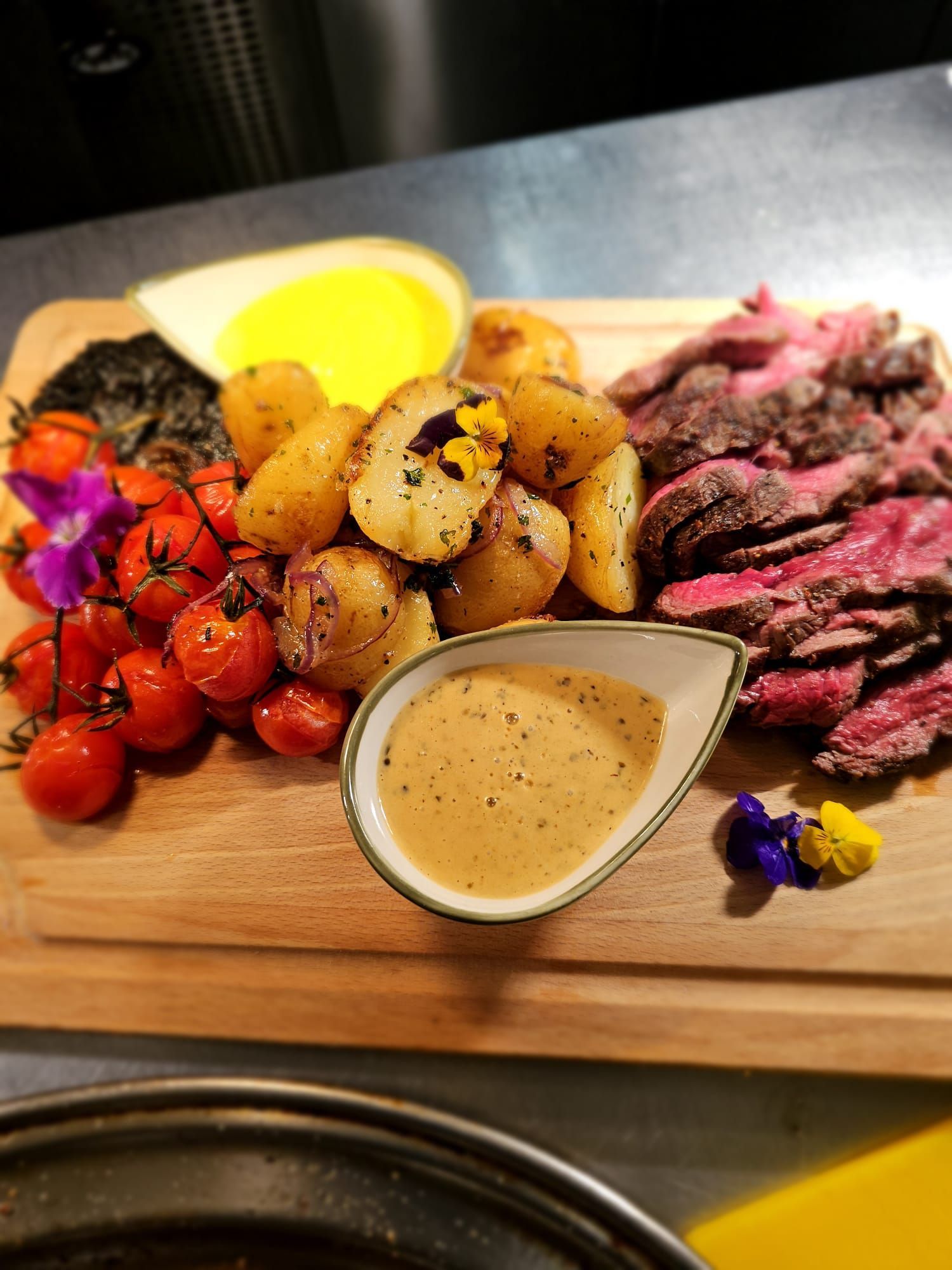 Delicious Food and Wine Menu | The Elm Tree Pub, Ringwood