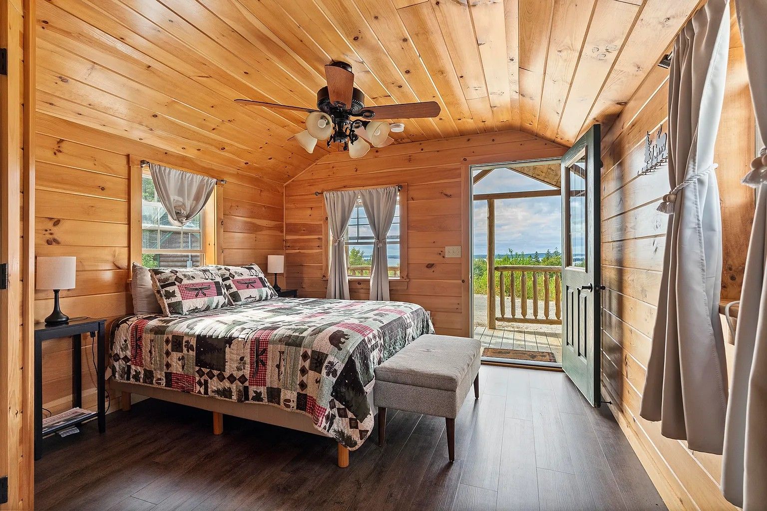 The Bluff House Inn, Maine: Inns and Cabins overlooking Frenchman bay