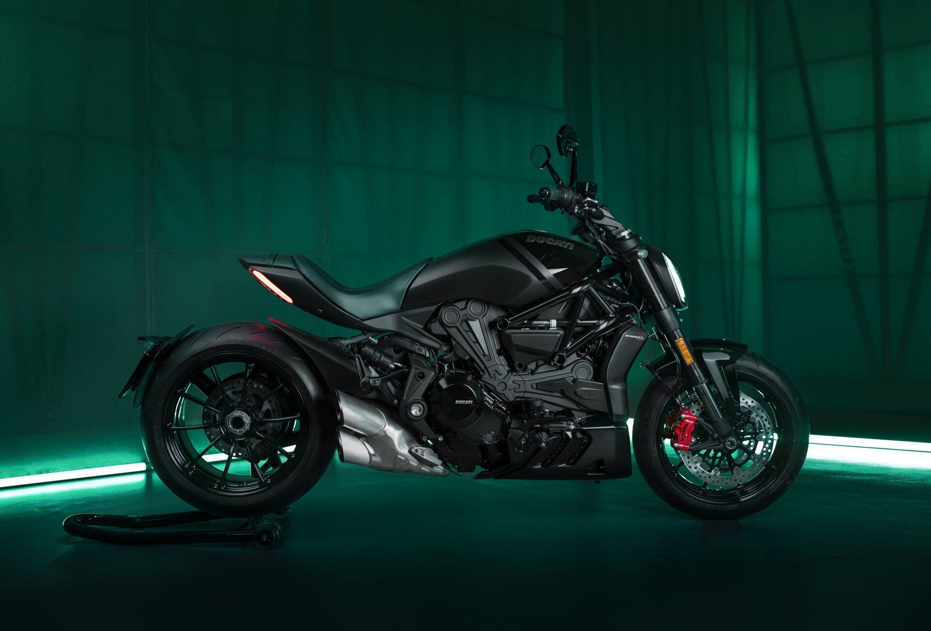 Ducati präsentiert die limitierte und nummerierte XDiavel Nera ...