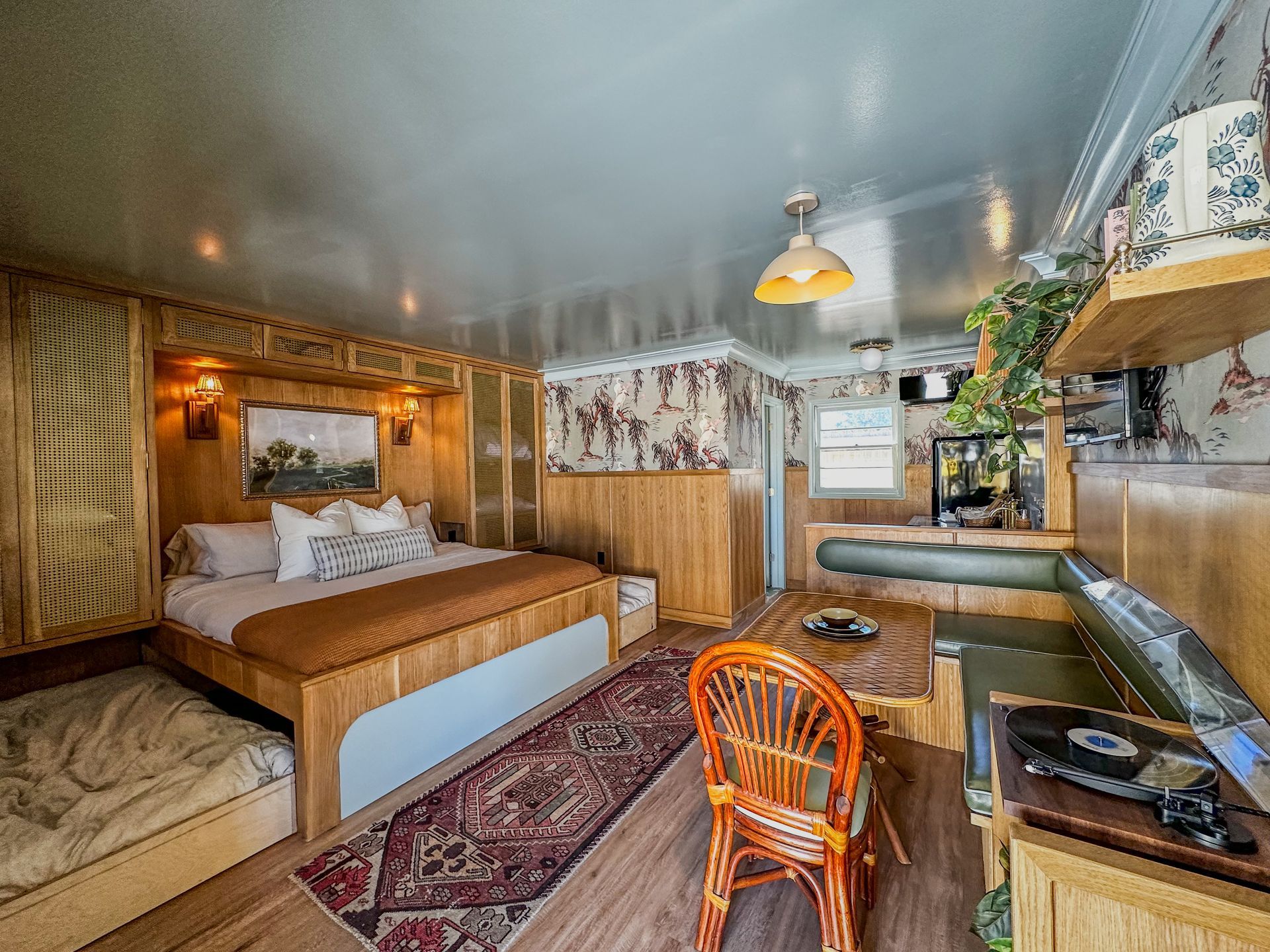 Rooms | The William & Garland Motel