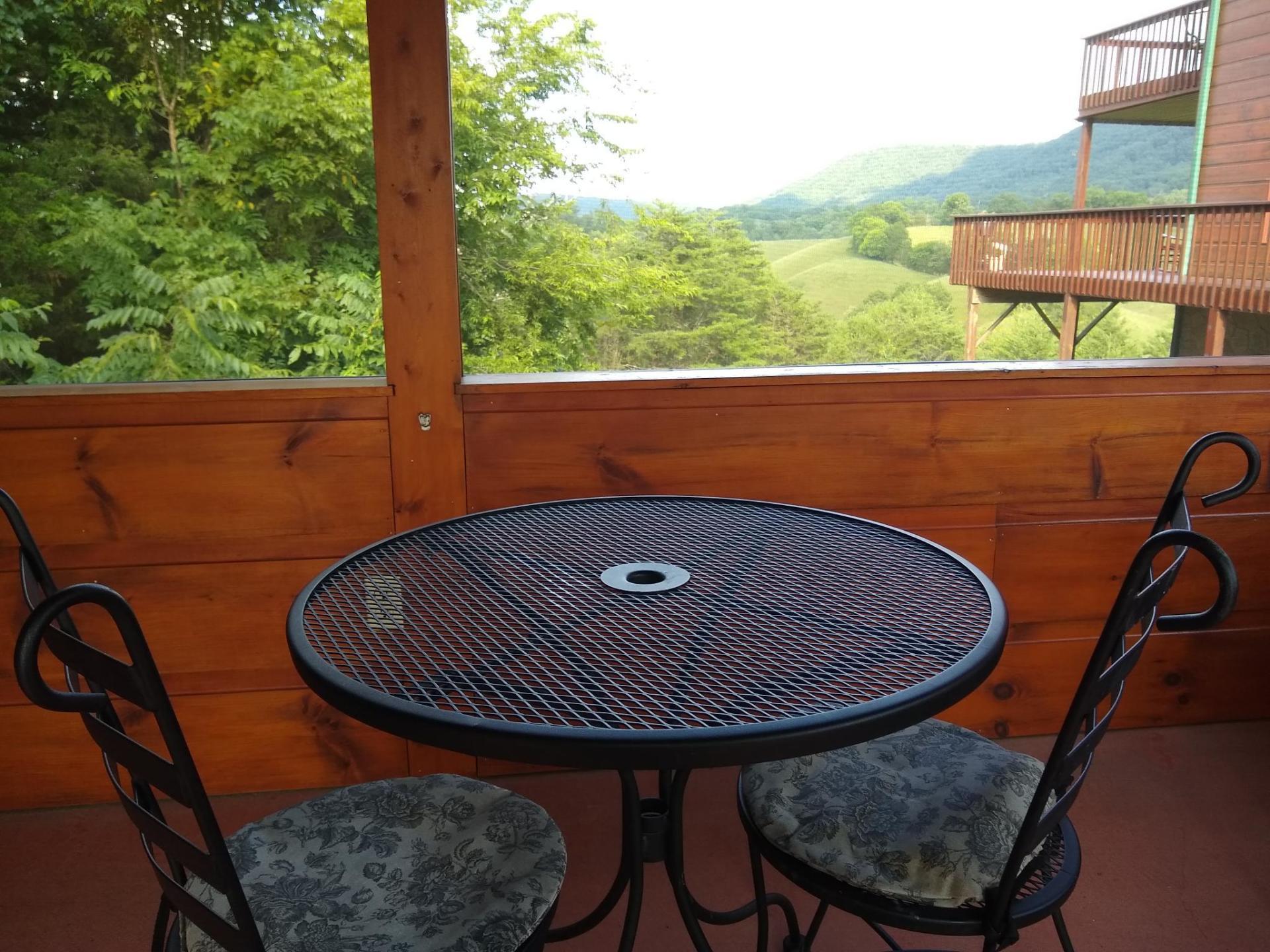 Lunch In Gatlinburg at the Lodge | Berry Springs Lodge