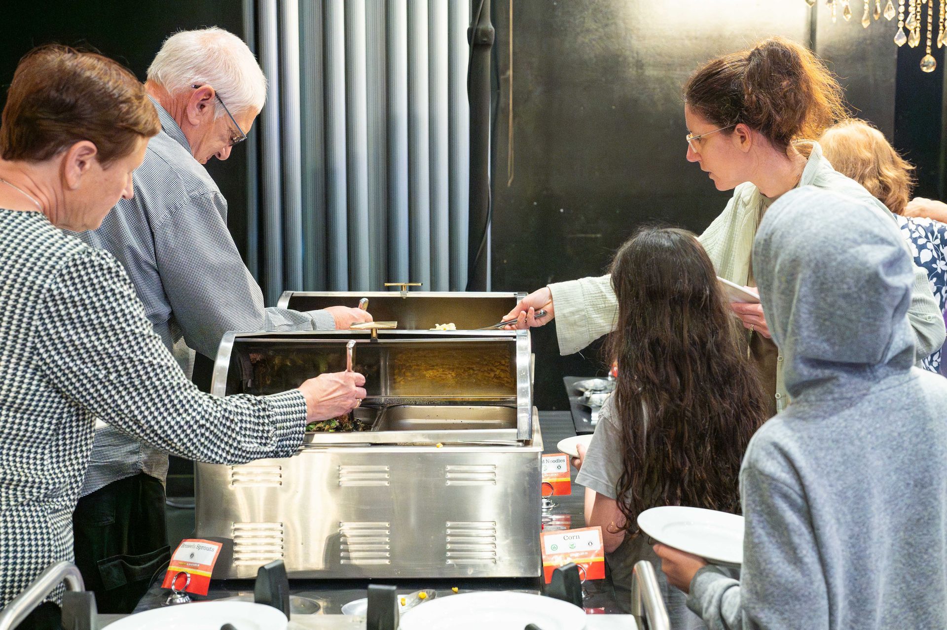 Enjoy Dinner & Show | Magic & Wonder Dinner Theater Paradise, PA