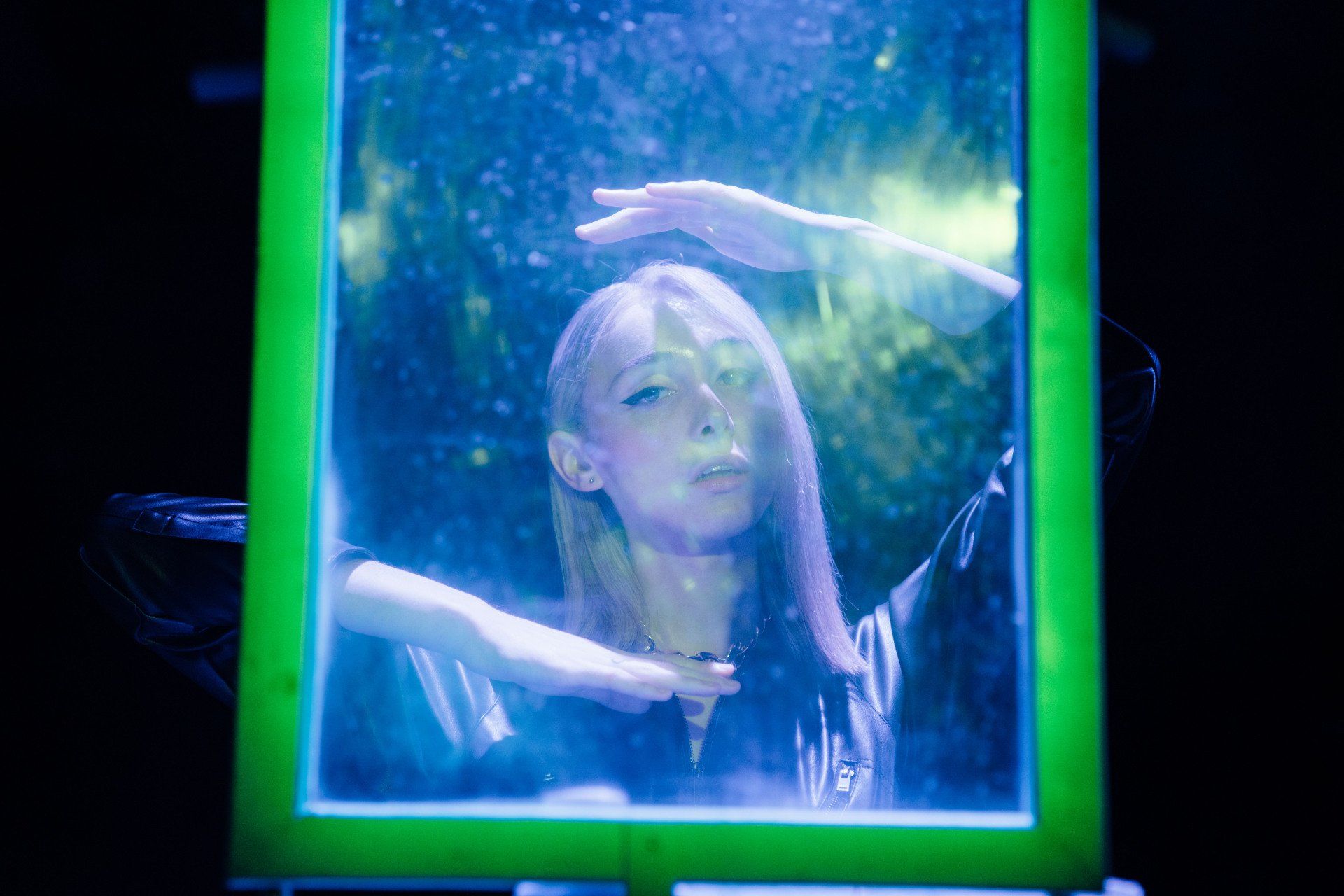 NEW REVIEW: Overflow (Bush Theatre)