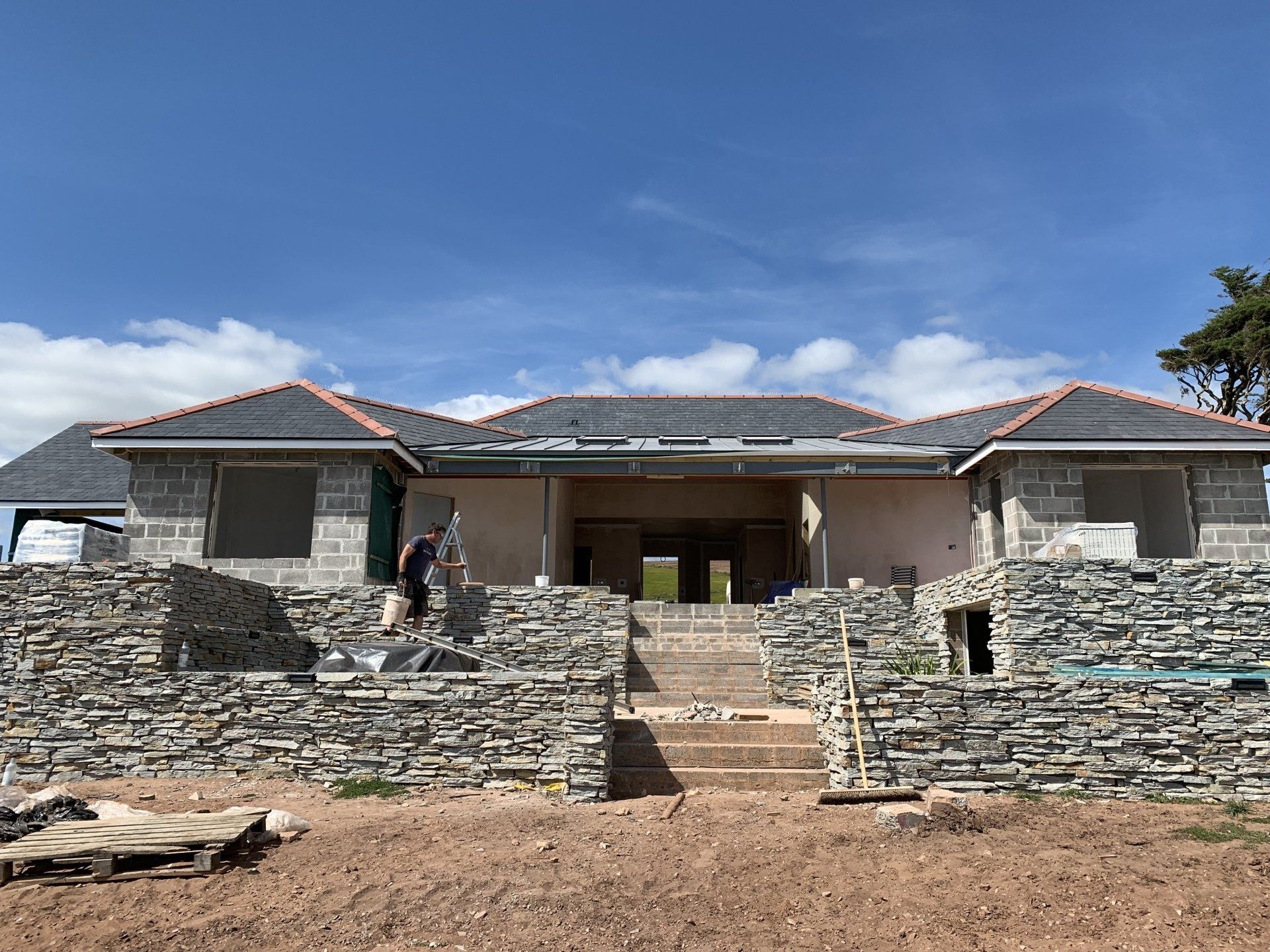 Gloria Silver Coursed Stone - Natural Quartz | Real Stone Cladding UK