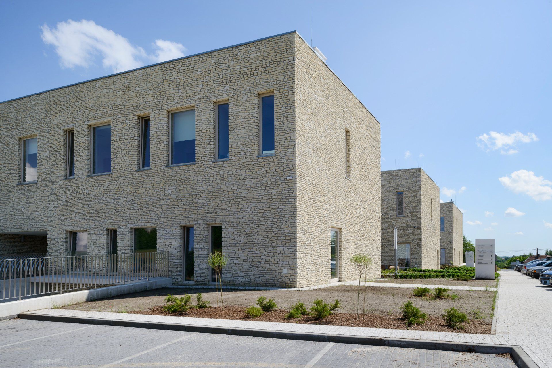 Coursed Limestone Cladding - Random | Real Stone Cladding UK