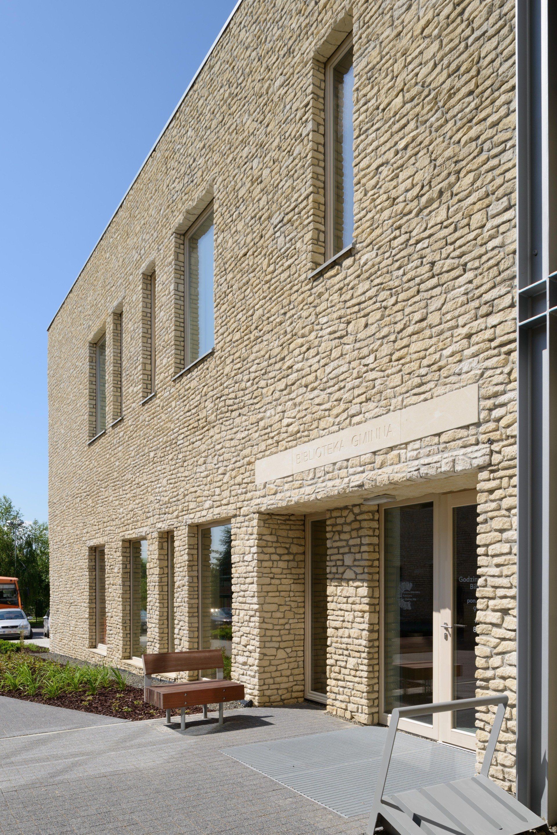 Coursed Limestone Cladding - Random | Real Stone Cladding UK