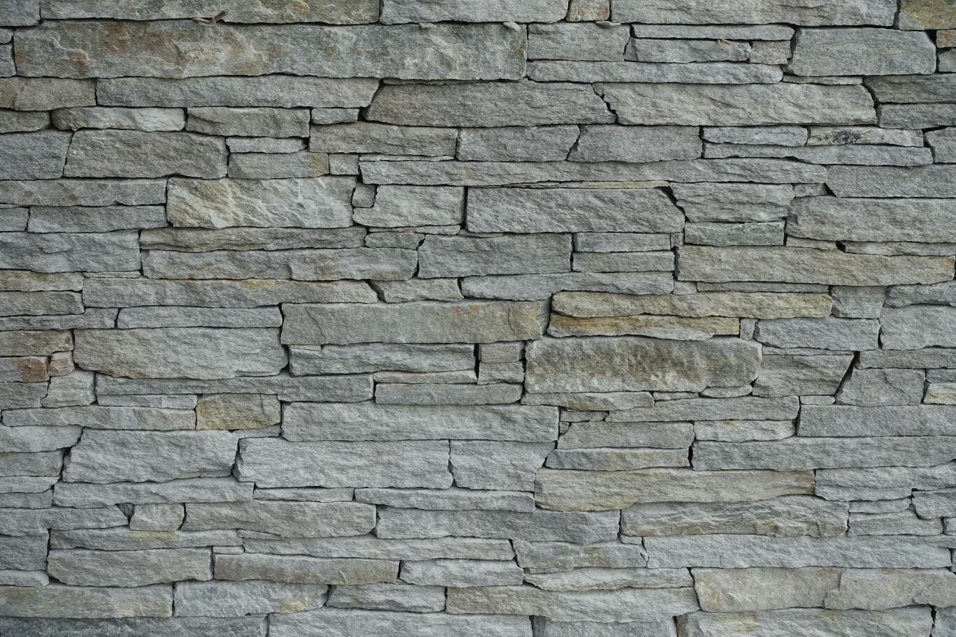 Gloria Silver Coursed Stone - Natural Quartz | Real Stone Cladding UK