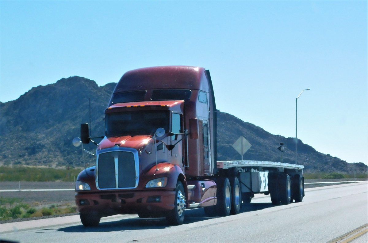 How Much Weight Can A Flatbed Trailer Carry 