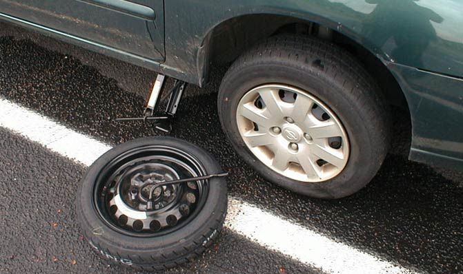 4 Safety Tips For Changing A Tire On A Busy Road