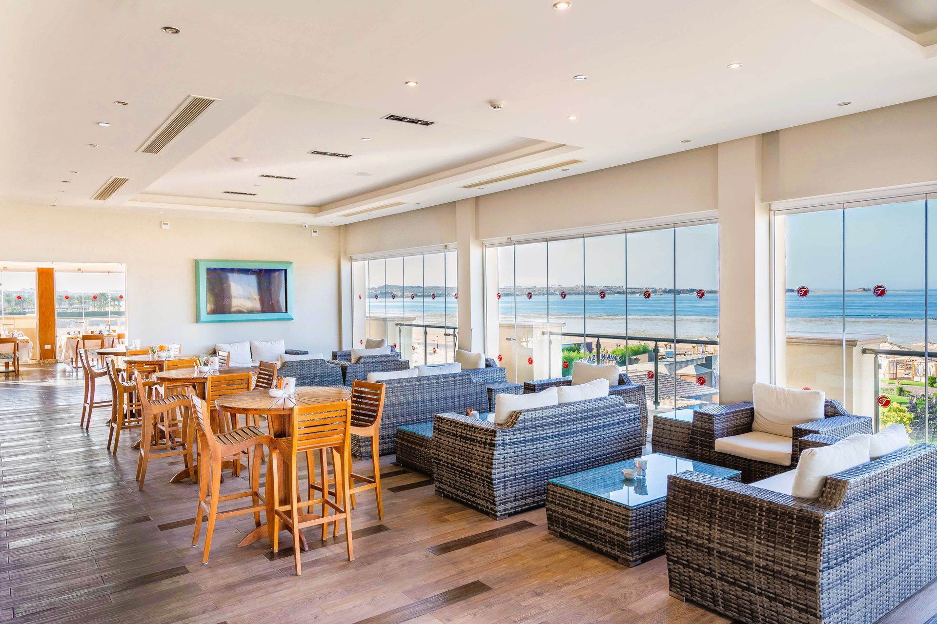 Sky Bar & Chillout Bars at Tropitel Sahl Hasheesh | Elevated Dining ...