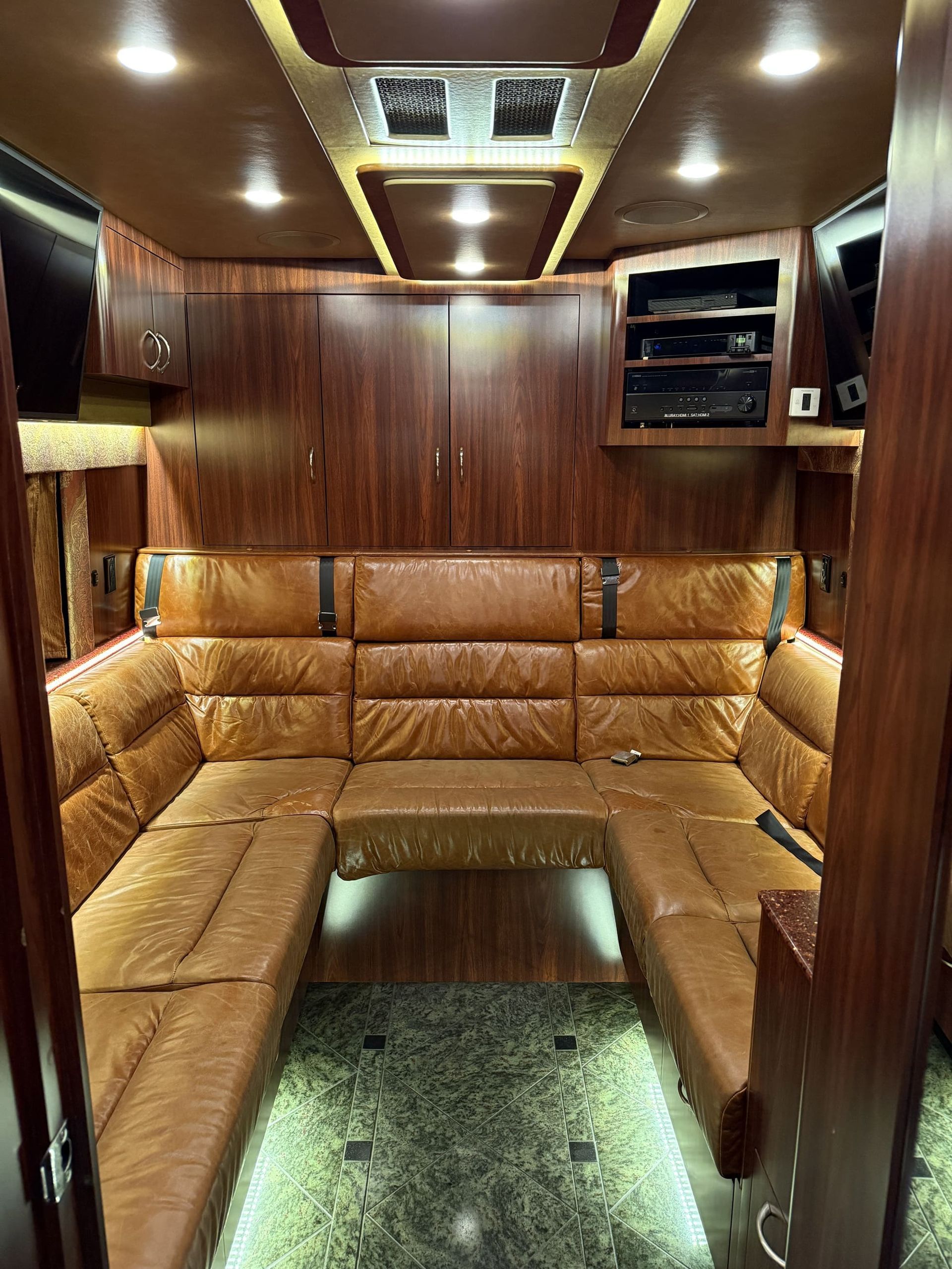 Coach 17 | Luxury Entertainer Tour Coach