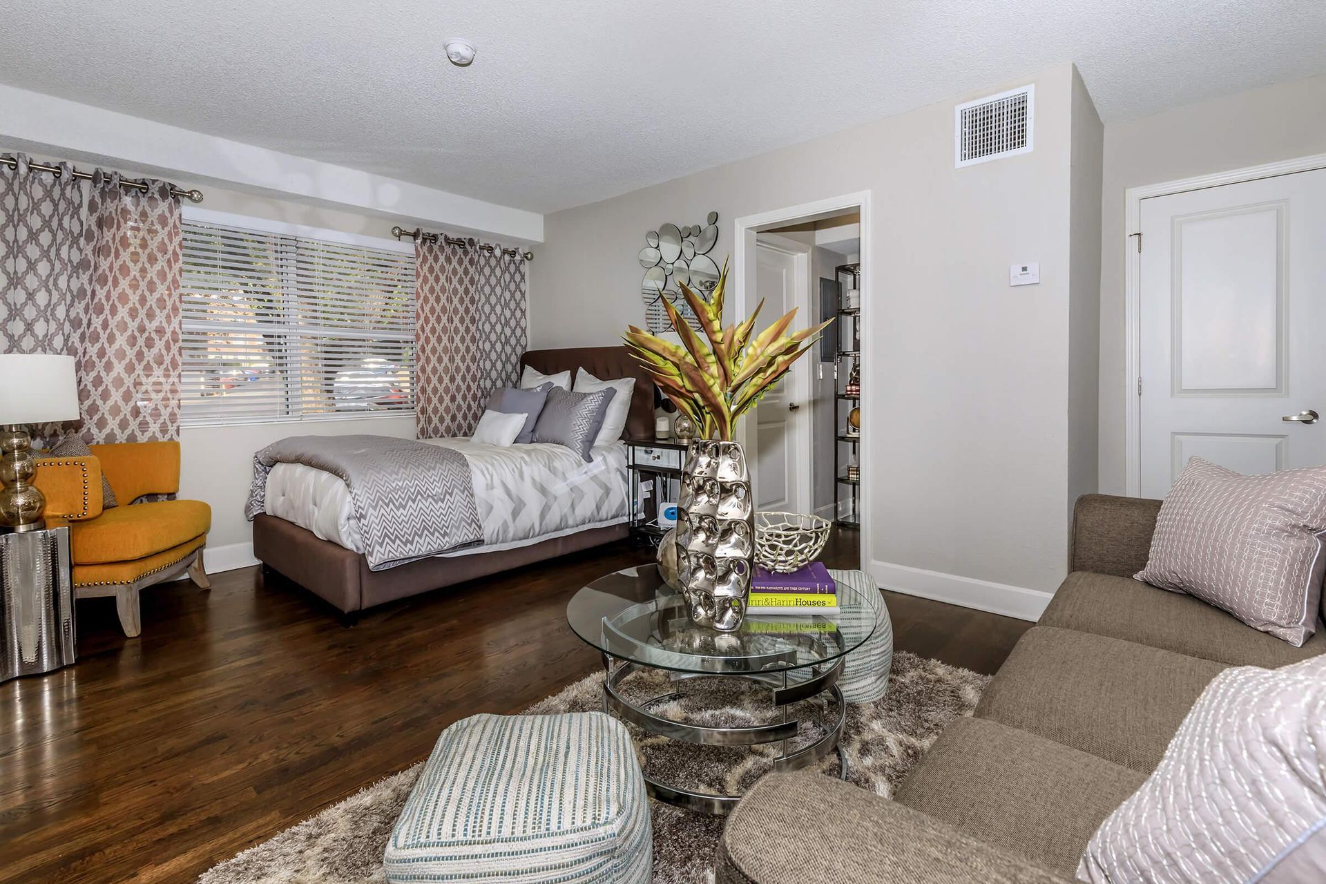 Infinity at Plaza West | Modern Apartments in Midtown Kansas City