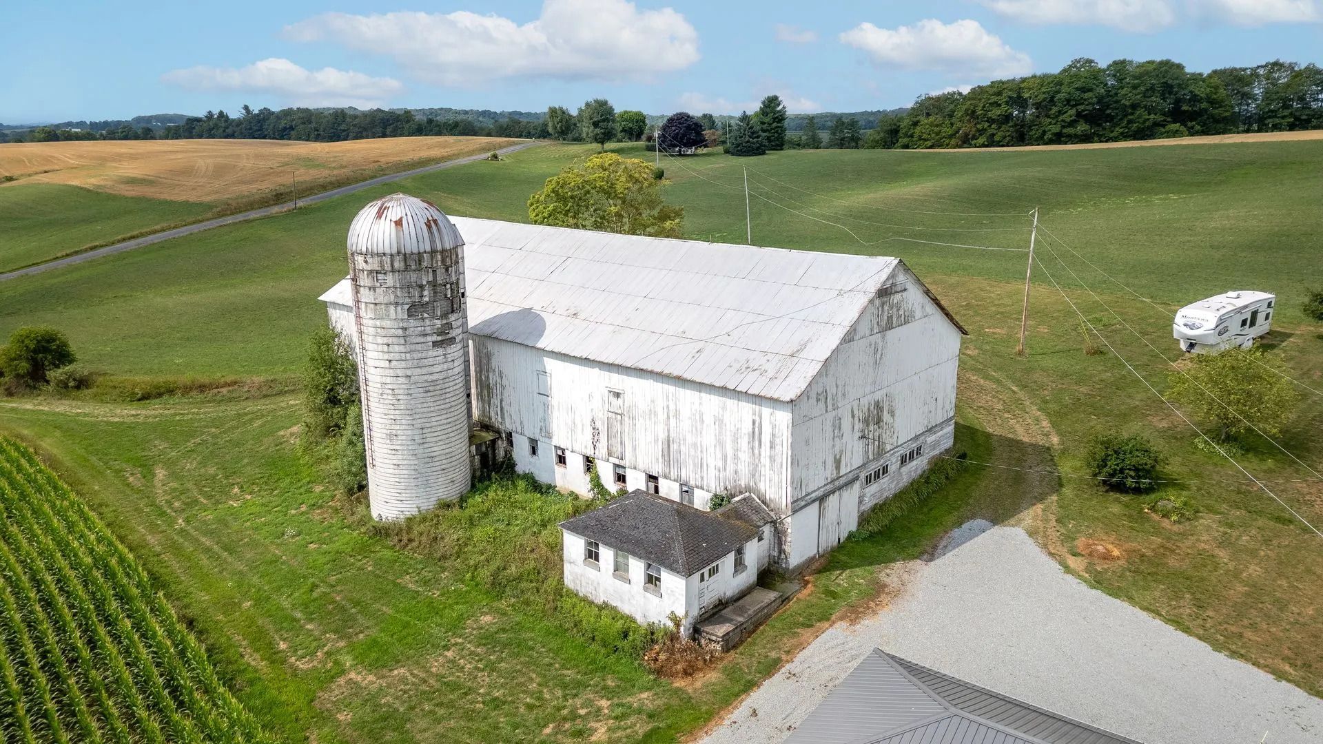 Parts of a Barn Explained | Bay & Bent | America