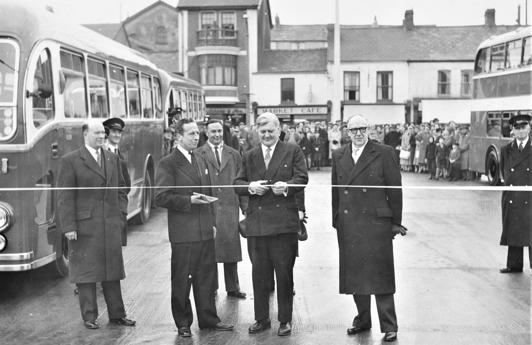 History of Red & White Services Ltd, a bus and coach operator in south ...