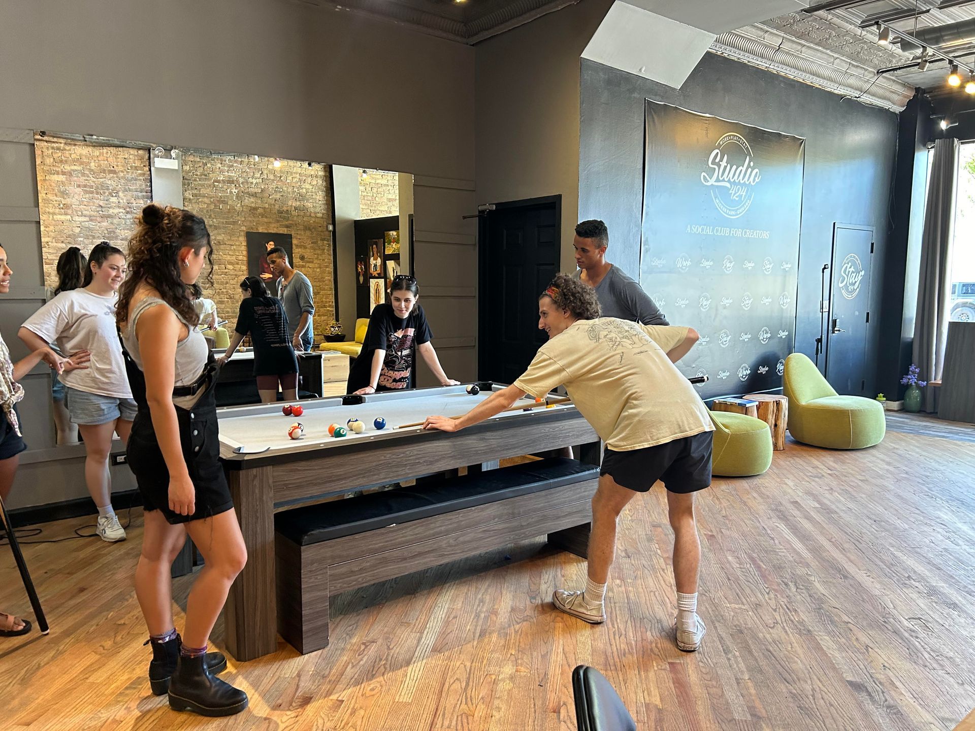 Stay 424 | Where Travel Meets Community