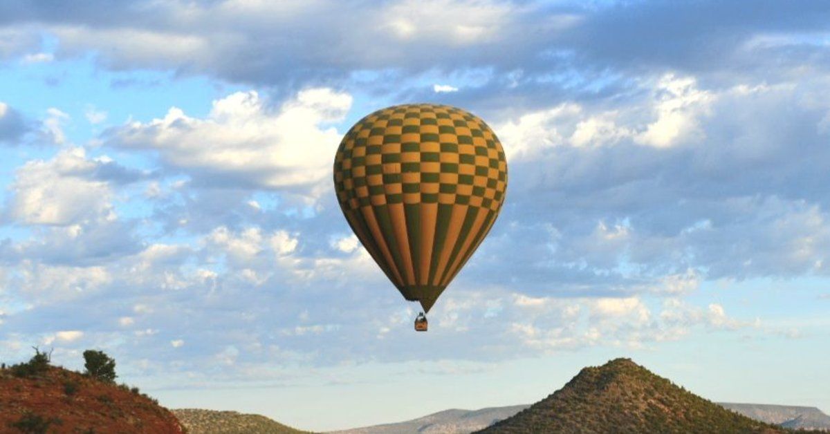 A Guide: Understanding How High a Hot Air Balloon Can Fly
